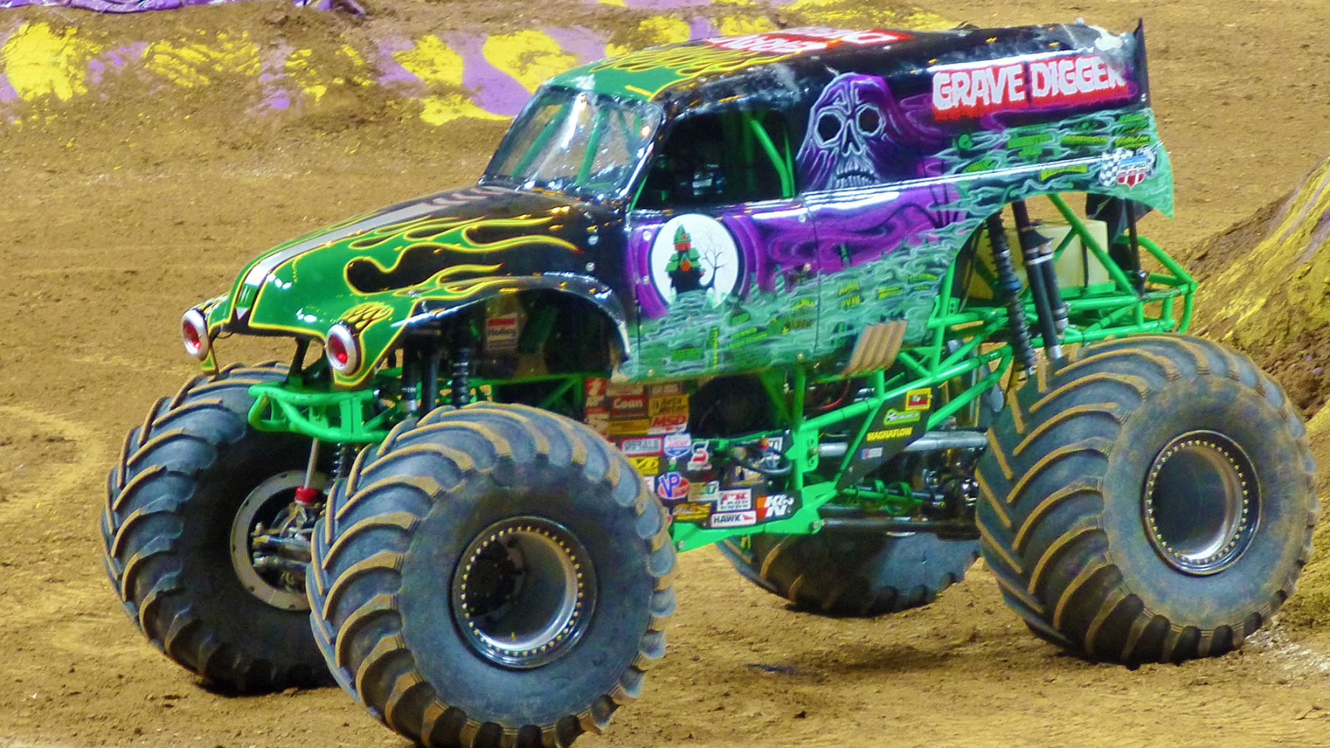 20 Unbelievable Monster Truck Crashes We Still Think About - MotorSearches