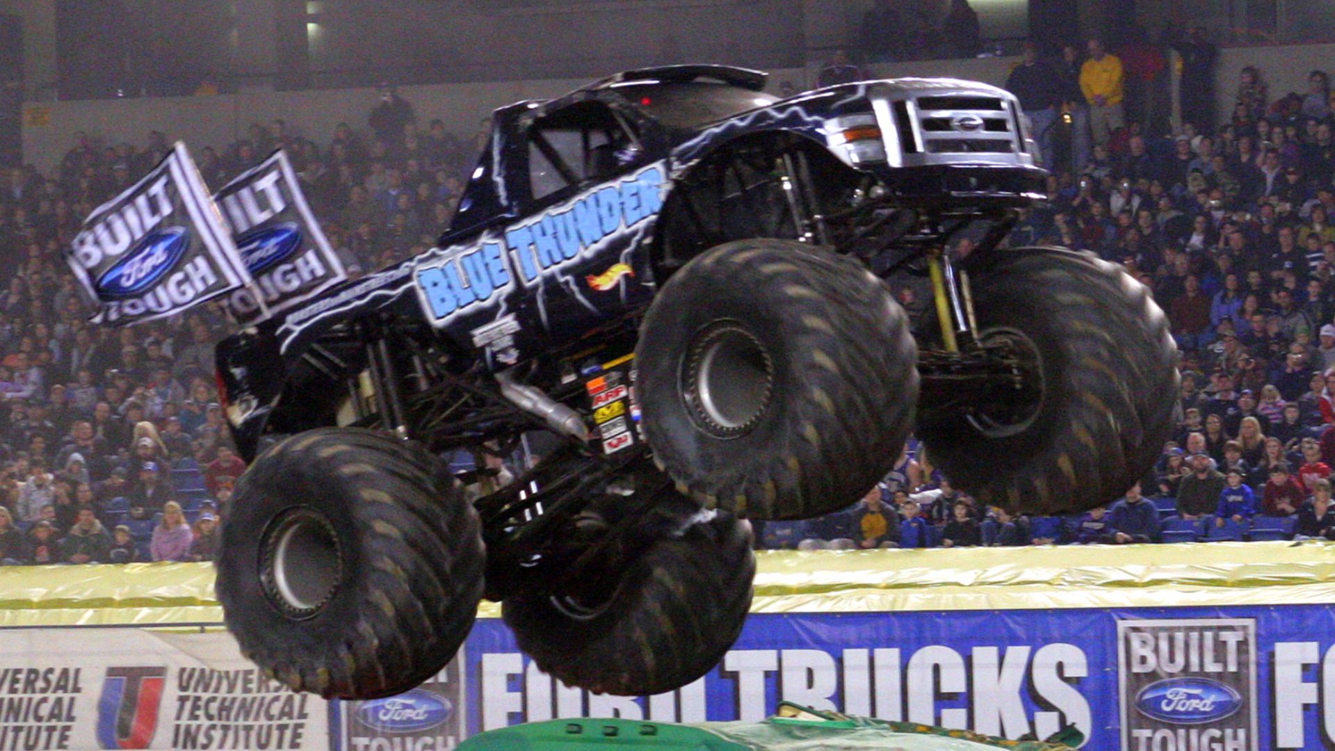 20 Unbelievable Monster Truck Crashes We Still Think About - MotorSearches