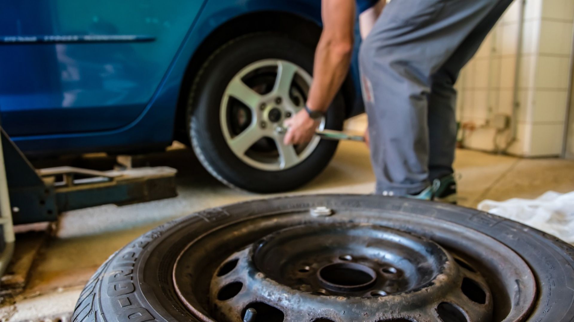 20 Easy Car Maintenance Tasks You Can Handle On Your Own - MotorSearches