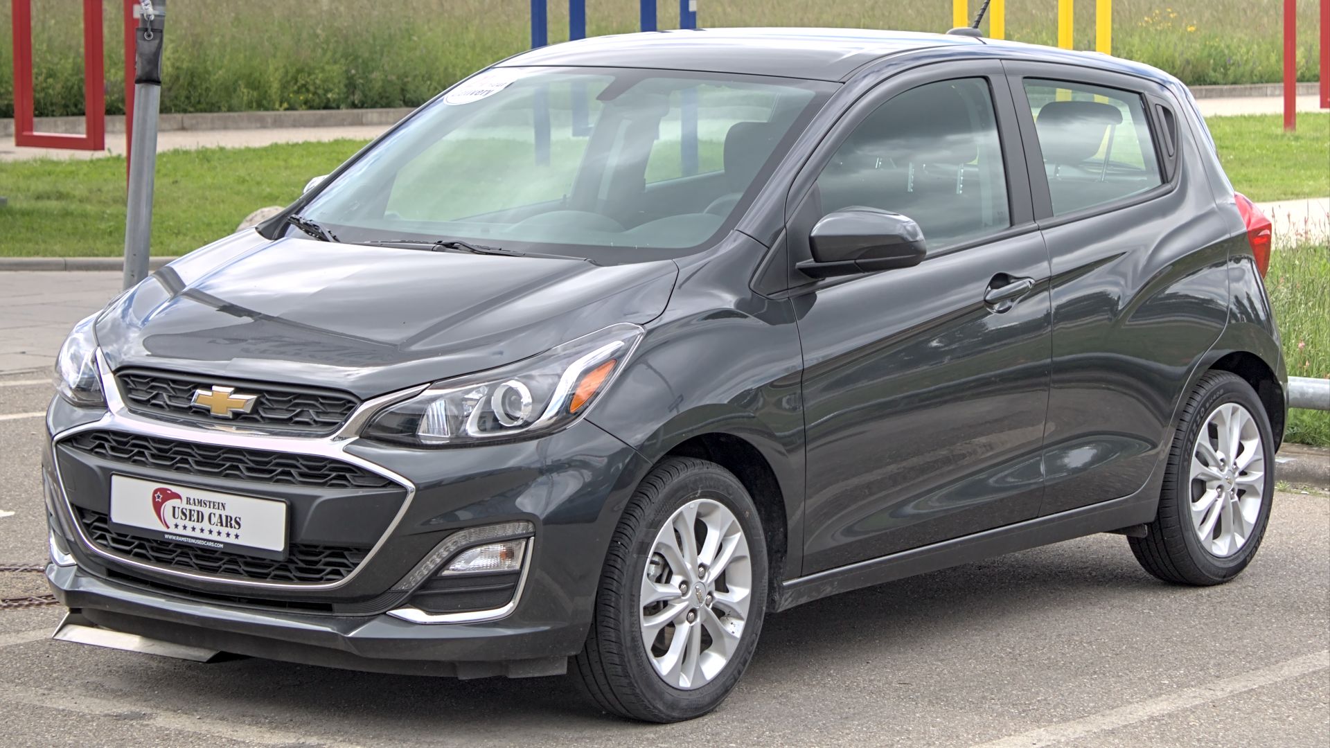 10 Cars With The Tightest Turn Radius & 10 That Force A Three-Point ...