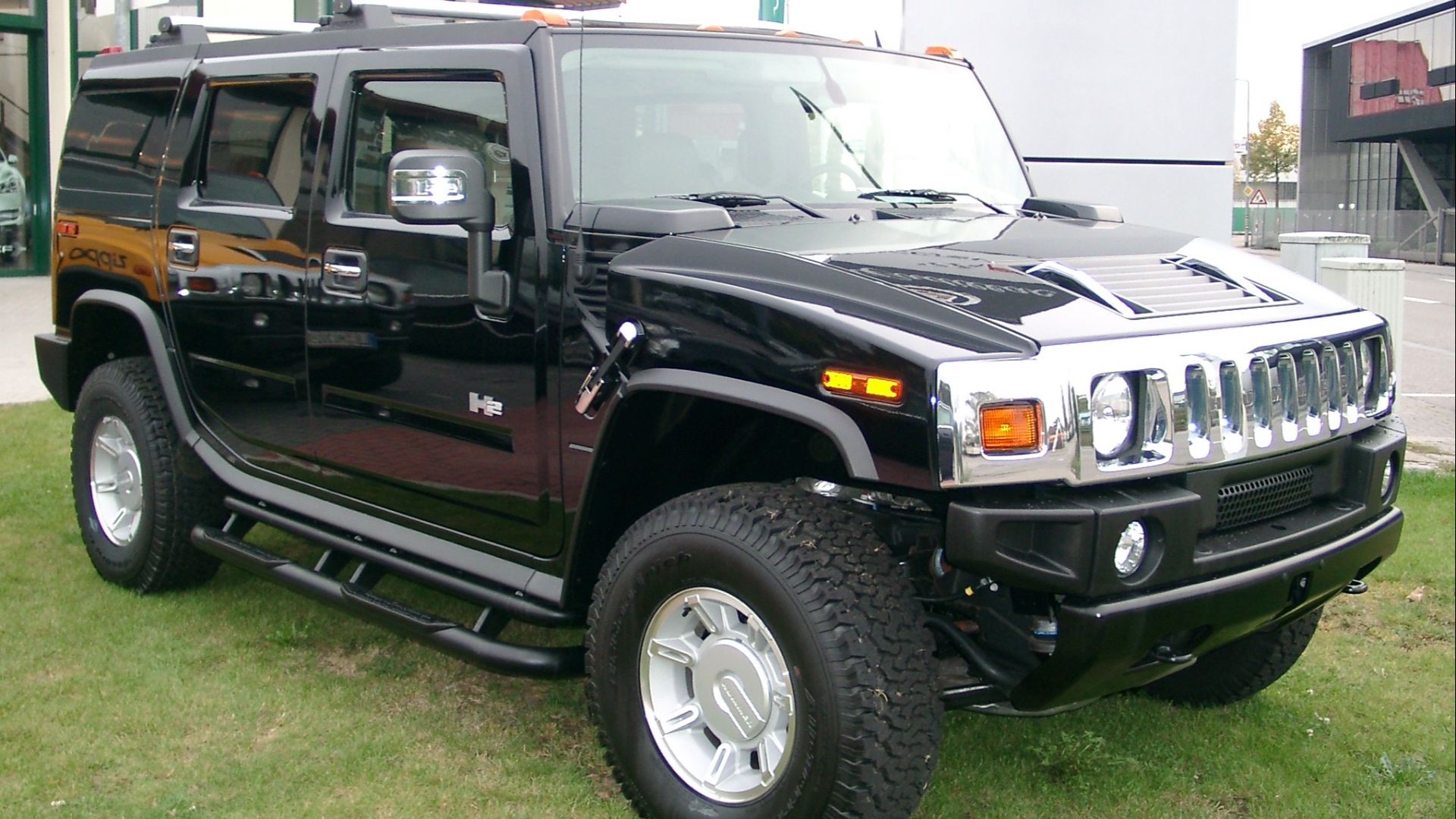 10 Cars With The Tightest Turn Radius & 10 That Force A Three-Point ...